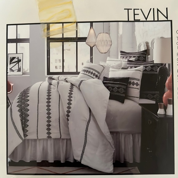 D studio | Bedding | Comforter By D Studio Tevin | Poshmark